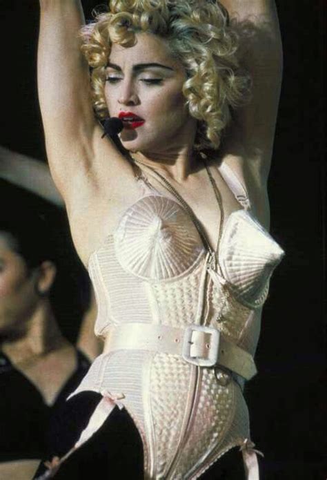 The Eight Trends That Defined High Fashion In The 1990s Artofit