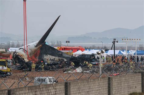 무안 제주항공 참사 현장 대규모 수색 종료…시신 인도 막바지