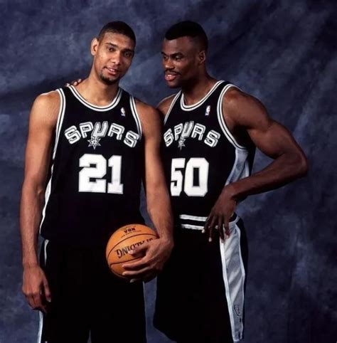 Nba乐透抽签结束！马刺前两次状元签选中罗宾逊和邓肯，火箭活塞亏惨