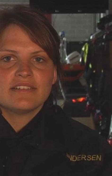 Mia Trodser Statistikken Og Indtager En Mandsdomineret Brandverden