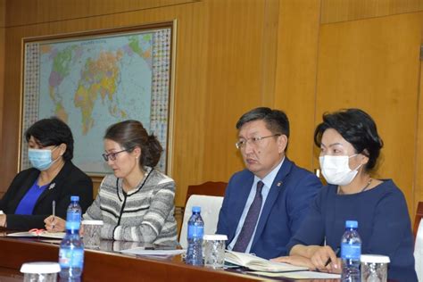 Хамтран хэрэгжүүлж байгаа төсөл хөтөлбөрийн талаар санал солилцов