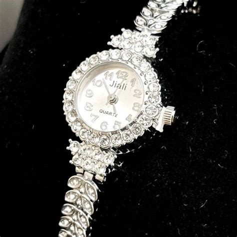 خرید و قیمت ساعت زنونه نقره ایی نگین دار صفحه گرد کوارتز کد1815 ترب