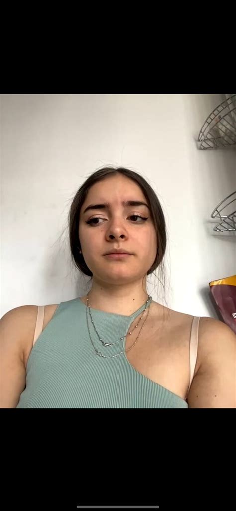 Any One Knows The Name Of The Girl Is A Webcamer 1764740 ›