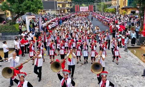 云南弥勒市西三镇民族文化主题街区隆重开街界面新闻