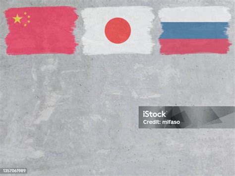 건조 브러시와 일본 중국 러시아 플래그로 그려진 콘크리트 벽 그림 그리기에 대한 스톡 사진 및 기타 이미지 그림 그리기 러시아 국기 중국 국기 Istock
