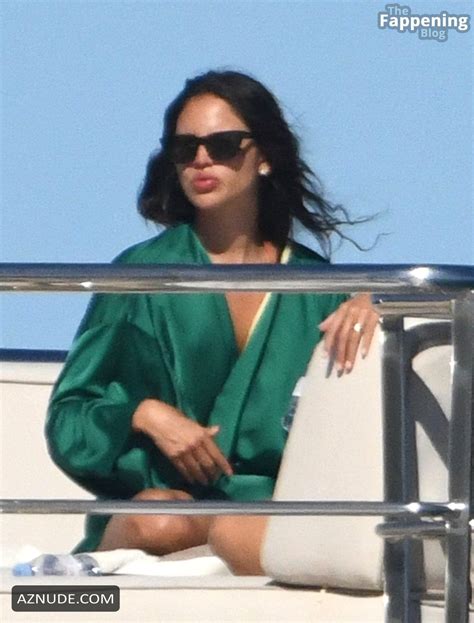 Eiza Gonzalez And Michelle Rodriguezs Sexy Yacht Vacation In Sardinia
