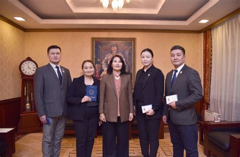 Улсын дээд шүүхийн албан хаагчдад шагнал гардууллаа Mnews Mn