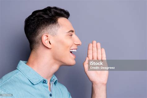 클로즈업 프로필 측면 보기 좋은 사랑 스러운 긍정적인 속성의 초상화 남자에 대한 스톡 사진 및 기타 이미지 남자 입 측면 보기 Istock