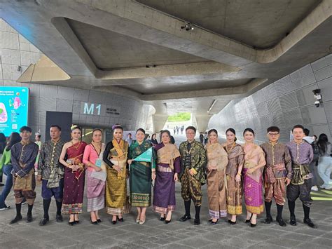 ຄະ ນະ ຜູ້ ແທນ ແລ ະ ຄະ ນະ ສິ ລະ ປ ະ ຂອງ ນະ ຄອນຫຼວງວຽງ ຈັນ ເດ ີນ ທາງ ເຂົ້າ ຮ່ວມ ງານ ເທ ສະ ການ ບັນ