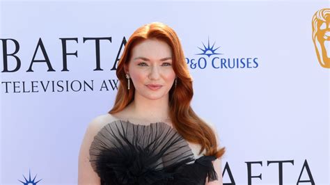 Poldarks Eleanor Tomlinson Announces Pregnancy In Sweet Post