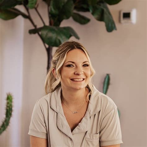 Hannah Perez Sales Manager Howe Farms Wedding And Event Venue Linkedin
