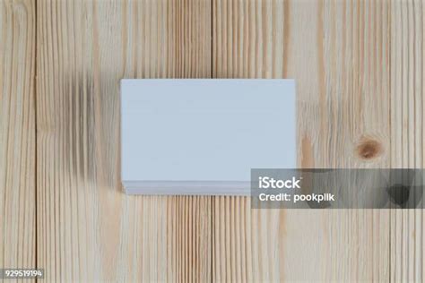 빈 명함 복사 공간 나무 작업 테이블에 추가 텍스트 Id입니다 그리고 로고 비즈니스 회사 개념입니다 탁자에 대한 스톡 사진 및 기타 이미지 Istock
