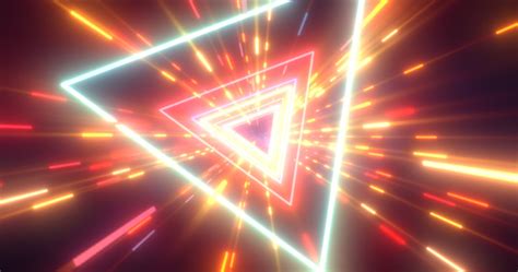 추상적인 멀티 컬러 노란색 에너지 미래 하이테크 터널 비행 삼각형과 선 네온 마법 빛나는 배경 3차원 형태에 대한 스톡 사진 및 기타 이미지 Istock