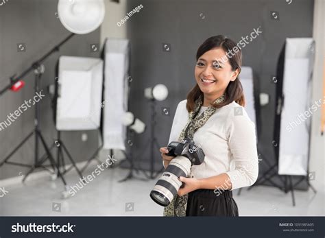 49828 Imágenes De Professional Female Photographer Imágenes Fotos Y