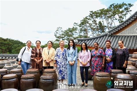 대통령 부인 김건희여사 태평양도서국 정상 배우자들 국립중앙박물관·진관사 초청
