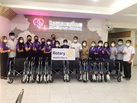 สโมสรโรตารีชุมแพ มอบวีวแชร์ให้ทางโรงพยาบาลสีชมพู ชุมแพ