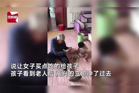 太爷爷拿着刚卖羊的5000元提着零食来看重孙子怕以后没机会了 孙子 零食 爷爷