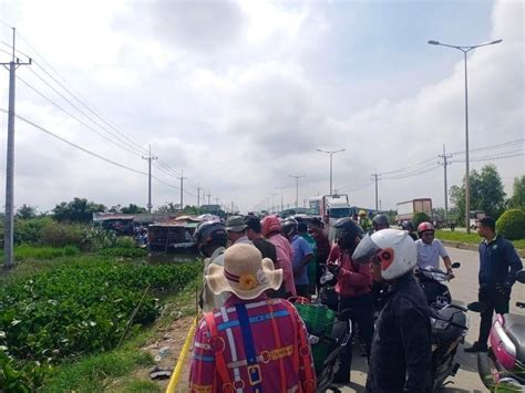 ប្រទះឃើញ បុរសម្នាក់ស្លាប់ ក្នុង ទឹកមានទាំងម៉ូតូសង្ស័យគ្រោះថ្នាក់ចរាចរណ៍ សារព័ត៌មាន នគរវត្ត