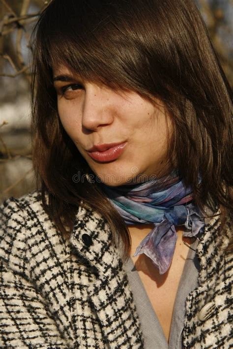 La Fille Attirante Souffle Un Baiser Image Stock Image Du Jeune Séduisant 2349287