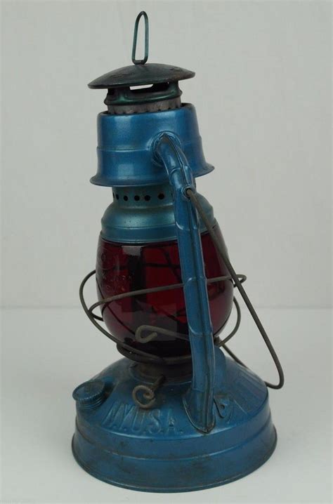Dietz Little Wizard Railroad Barn Oil Kerosene Lantern Blue W Red