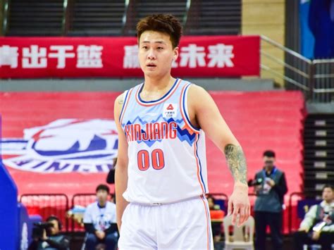 👀网友：齐麟and赵睿够新疆喝一壶 赵睿：咋的 没我输球也怪我？ 直播吧