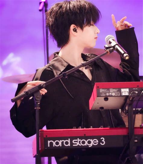 Ghim C A Rosy Dn Tr N Tnt He Junlin