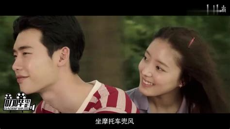男子把手就放到女神的大腿上，又拉着她的内衣说：我不是故意的！影视爱情片好看视频