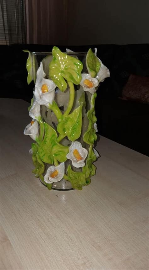 Ваза с порцеланови цветя Handmasters Bg