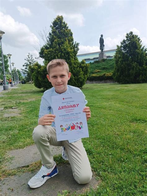 Награда за прво место Крв живот значи ОШ Цана Марјановић