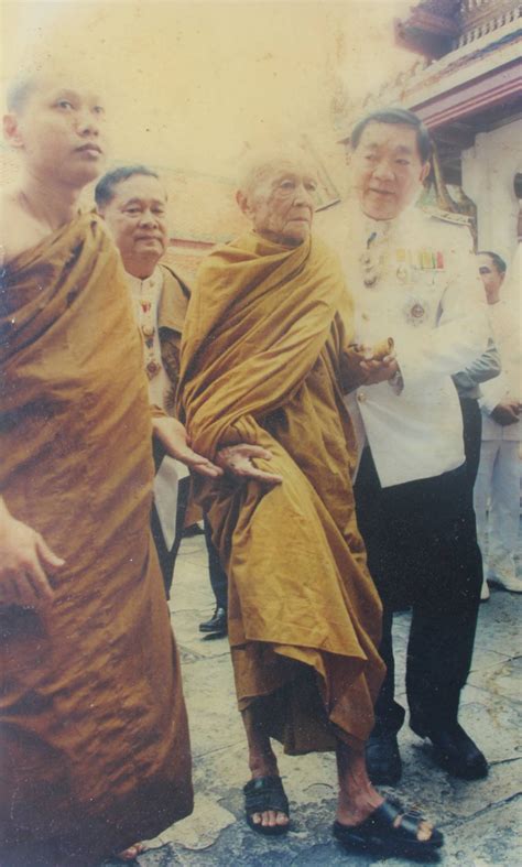 ภาพเก่าหลวงปู่เมื่อครั้งเดินทางไปกร หลวงปู่บุญมี โชติปาโล Facebook