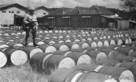 日本宣布投降後，中國士兵沒收日軍倉庫，打開一看氣得破口大罵 每日頭條