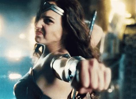 Wonderwoman Gal Gadot  Wonderwoman Gal Gadot Punch Discover