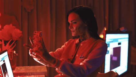 The Sexy Horror Movie On Netflix That Was Almost A Documentary Giant Freakin Robot