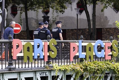 올림픽 앞둔 파리서 순찰하던 군인 흉기에 찔려…괴한 체포 나무뉴스