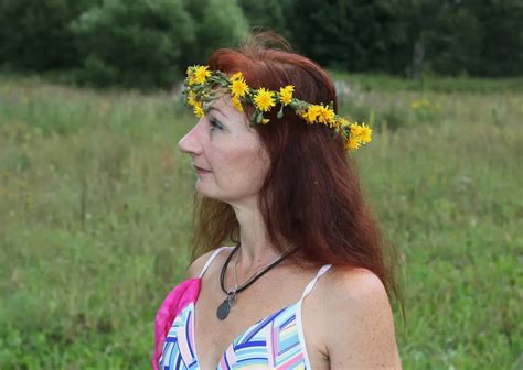 In Field With Wreath Nude Pics XHamster