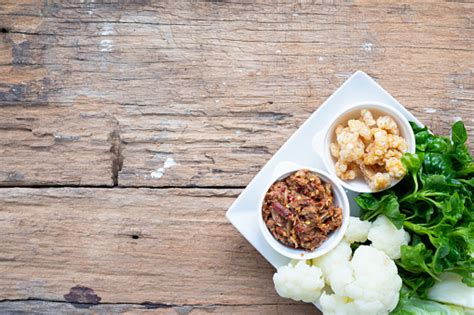 삶은 다양한 야채 태국 음식과 남 프리크 또는 칠리 페이스트 가지 채소에 대한 스톡 사진 및 기타 이미지 가지 채소 고등어류 과거 Istock