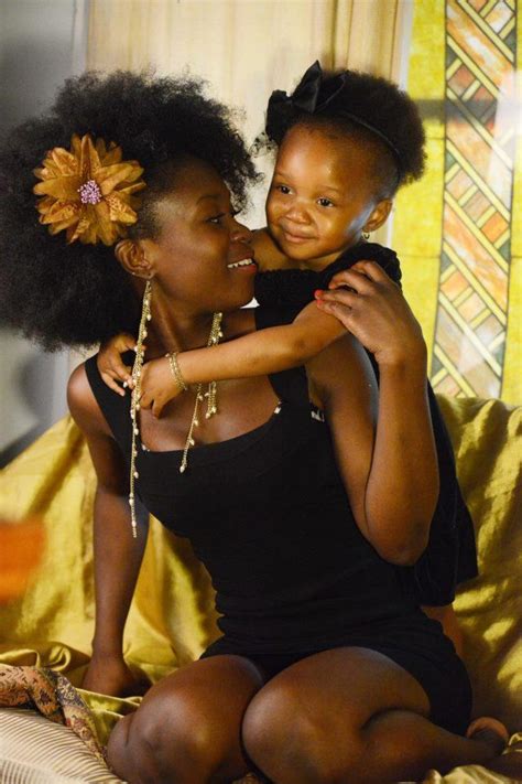 Boxer Ebony Mom Spread Photo Nue