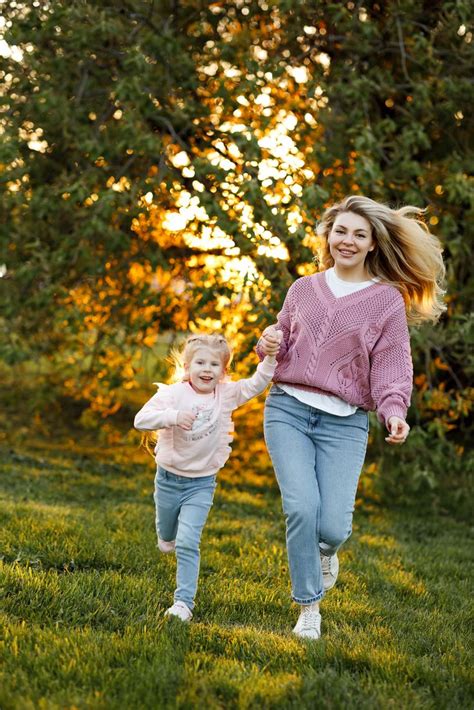 Мама с дочкой в 2024 г Фотосессия Мама Семейные фотосессии