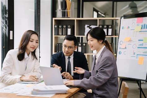 Premium Photo Meeting Presentation For Analysis Graph Company Financial