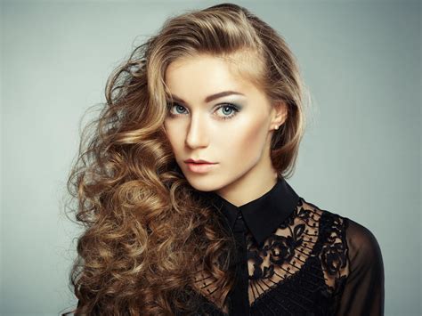 배경 화면 얼굴 초상화 긴 머리 사진술 가수 흑발 유행 수퍼 모델 소녀 아름다움 눈 레이디 말뿐인 금발 헤어 스타일 인물 사진 사진 촬영