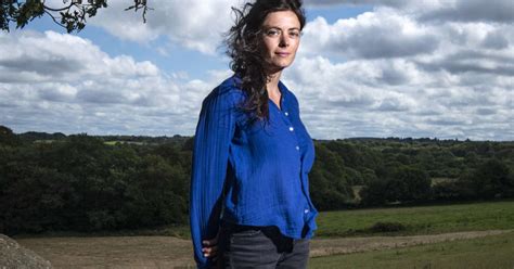 “les Algues Vertes” Ou Le Combat De La Lanceuse Dalerte Inès Léraud