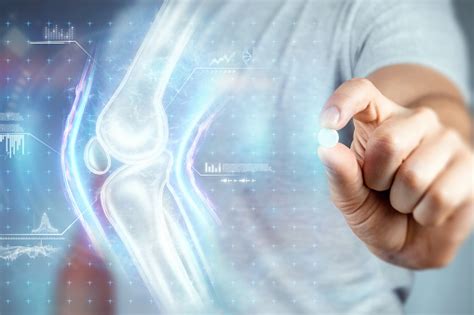 관절 통증 의사는 무릎 관절의 홀로그램을 봅니다 X선 영상 외상 류마티스 전문의 상담 골격 영상 의료 개념 미래의 의료 기술 건강관리와 의술에 대한 스톡 사진 및 기타