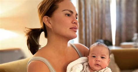 Chrissy Teigen Posts Naked Picture As She Shares Powerful Message About New Body Irish Mirror
