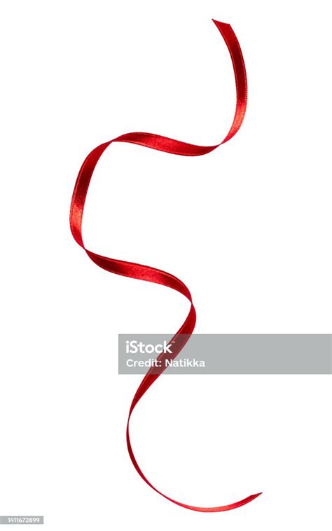 흰색 배경에 고립 된 붉은 색의 반짝이는 새틴 리본이 닫힙니다 장식 디자인을위한 리본 이미지 리본에 대한 스톡 사진 및 기타 이미지 Istock