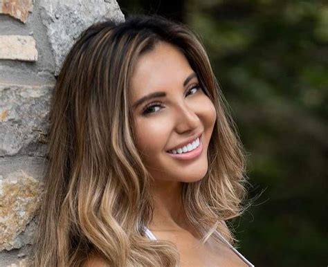 Amira K Biography Age Images Height Figure Net Worth Bioofy