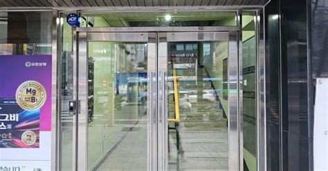 여러 업체 견적을 받아보았고 가격이 가장 합리적이었습니다 요청사항 잘 들어주셨으며진행과정에서 열심히 해주셨습니다 완성 문