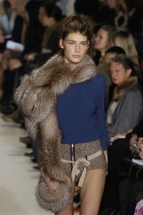 Pin By Lua On Nn Fashion Woman Suit Fashion Runway Fashion