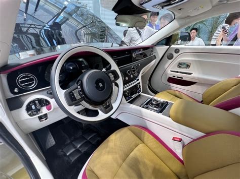 롤스로이스 6억원대 첫 순수 전기차 스펙터 한국상륙