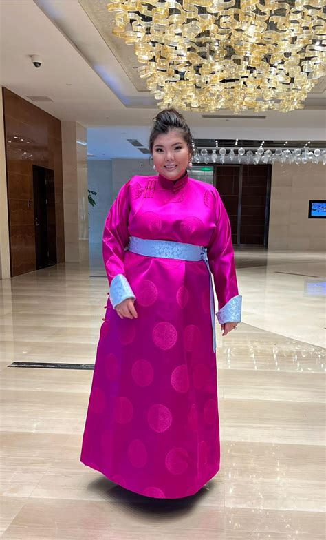 Нарагийн Монгол ардын барби төрх нэг ийм ТАС МН