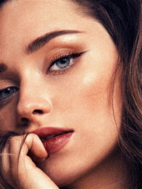 Ivianna Livestreams Veeps